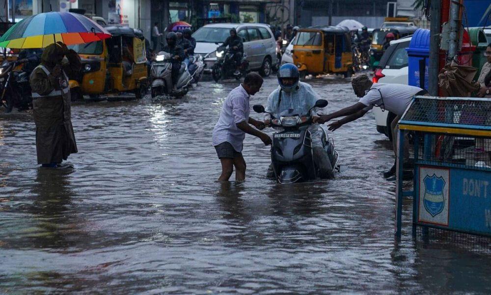 Heavy Rain Fall Effect: Telangana Gets Orange Alert! | Telangana Gets Orange Alert
