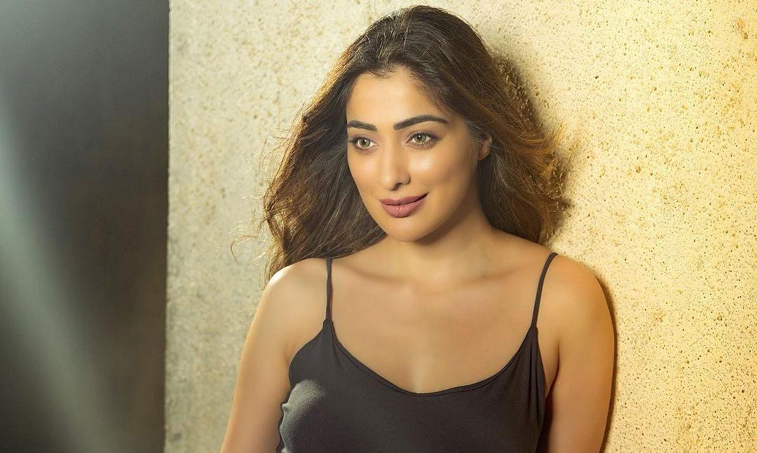 Ravishing Raai Lakshmi In Body-Hugging Black! | Raai Laxmi Photo Talk