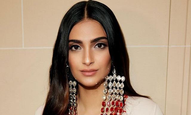 Sonam Kapoor shines as a diva in a glamorous white gown! | Sonam Kapoor shines as a diva in a ...