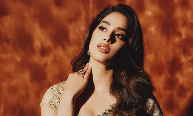 Janhvi Kapoor imoresses as dazzling queen | Janhvi Kapoor imoresses as dazzling queen