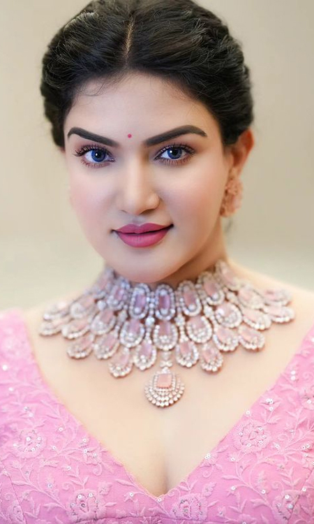 Captivating Queen: Honey Rose Shines In Pink
