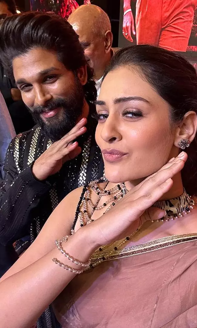 Payal Rajput with Allu Arjun : "Taggede Le" | Payal Rajput with Allu Arjun