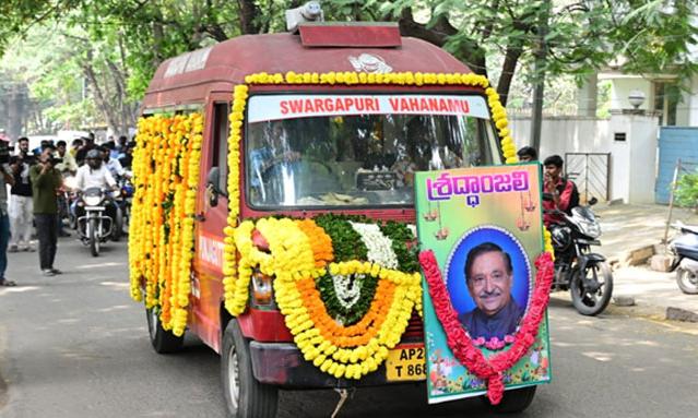 A Teary Goodbye Given To Veteran Actor Chandra Mohan! | A Teary Goodbye ...