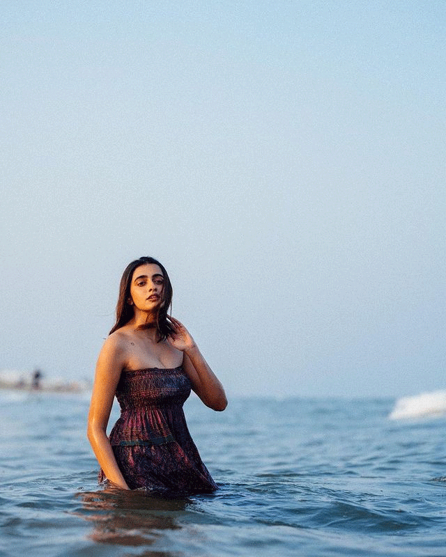 Gorgeous Manasa Chowdary stuns at the beach! | Gorgeous Manasa Chowdary stuns at the beach