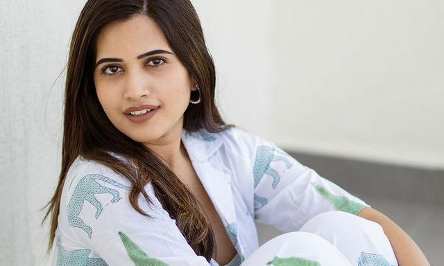 Sravanthi Grabs Eyeballs With Her Latest Snaps | Sravanthi Grabs ...