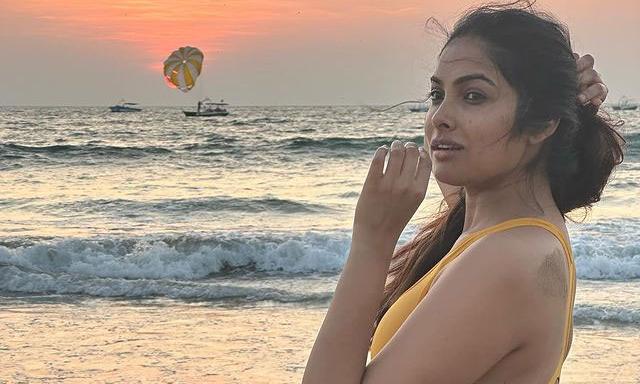 Divi Vadthya Glam in Sunrise Yoga Snaps on the Beach | Divi Vadthya ...