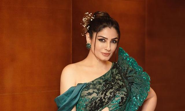 Raveena Raises The H*at In Green | Raveena Raises The H*at In Green