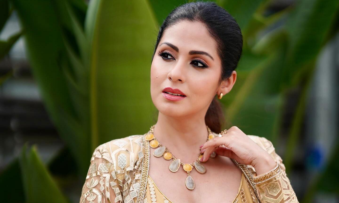Sadha Shines in Pretty Yellow Outfit! | Sadha Shines in Pretty Yellow ...