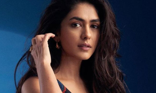 Missed Many Movies Due to Kissing Scenes - Mrunal | Missed Many Movies ...