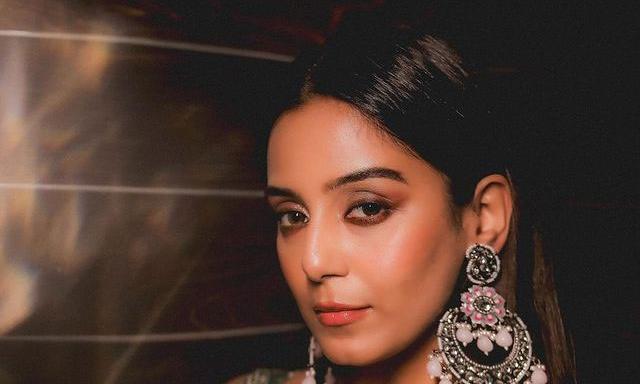 Srishty Rode's Picture Story in Green Saree | Srishty Rode's Picture ...