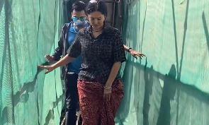 Video: Sunny Leone Looking Scared On The Bridge! | Video: Sunny Leone ...