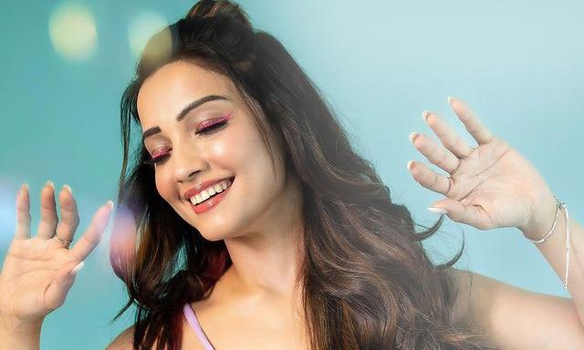 Adaa Flaunts Glamour In Lavender! | Adaa Flaunts Glamour In Lavender!