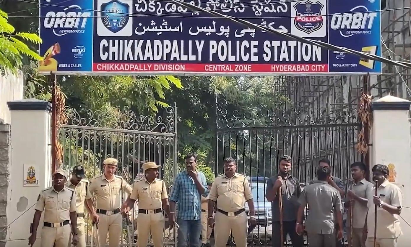 Celebrities lining up at Chikkadpalli Police station for Allu Arjun ...