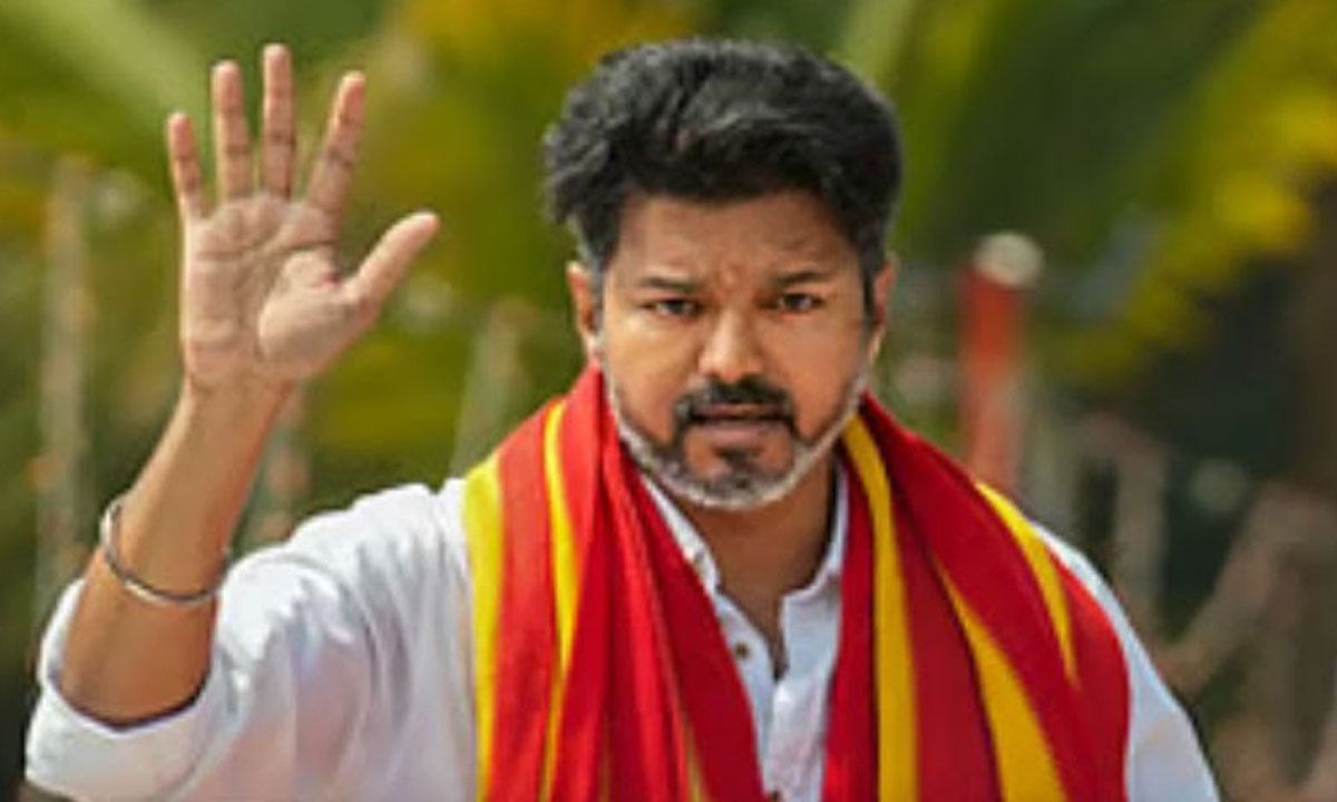 Vijay Meets Karur Victims To Apologise, Hands Over Money! | Vijay Meets ...