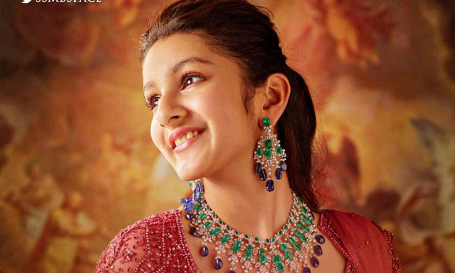 వీడియో: సితార‌ క్వీన్ గానే కాదు క‌థానాయిక‌గాను..!? | Video When ...