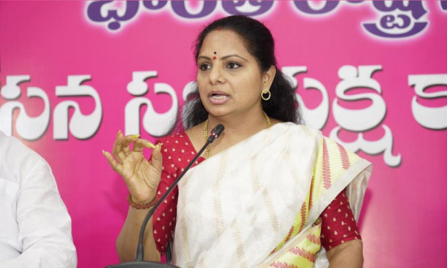తన టికెట్ తానే అనౌన్స్ చేసుకున్న కవిత | Kavitha announced ticket herself