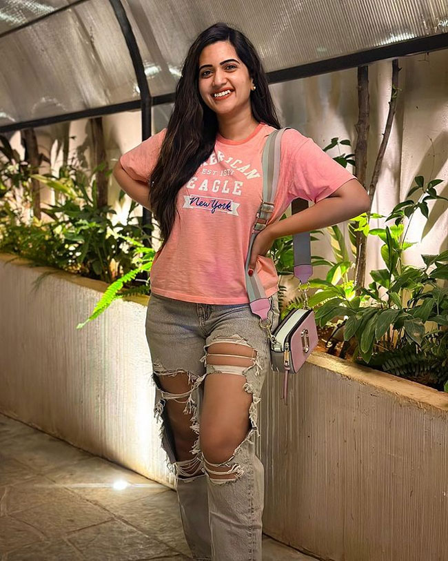 Staggering Poses Of Sravanthi Chokarapu | Staggering Poses Of Sravanthi ...