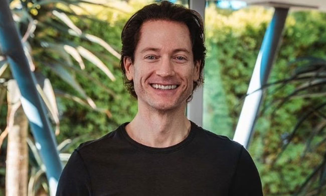 ముడుచుకుని పడుకునే అలవాటు... ఈ కోటీశ్వరుడికి పెళ్లవ్వడం లేదంట! | Brian ...