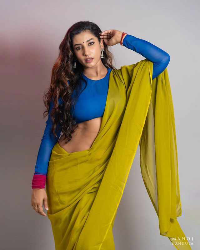 Vishnu Priya Attracts With Her Poses In Saree! | Vishnu Priya Attracts ...