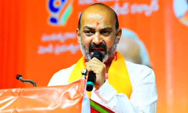 పెగ్గు పెగ్గుకో వాగ్ధానం... కేసీఆర్ పై బండి కామెంట్స్ వైరల్! | Bandi ...