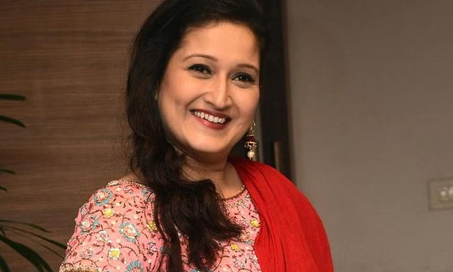 డైరెక్ట‌ర్ కాళ్ల మీద‌ప‌డి క్షమాప‌ణ‌లు అడిగిన హీరోయిన్! | Actress Laila