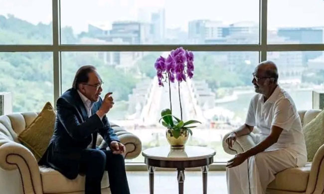 రజనీతో మలేషియా ప్రధాని... కండెక్టర్ స్టైల్ వీడియో వైరల్! | Prime ...