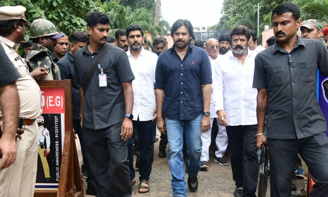 టీడీపీ + జనసేన... క్రెడిట్ జగన్ కిచ్చిన పవన్! | Pawankalyan Janasena Party