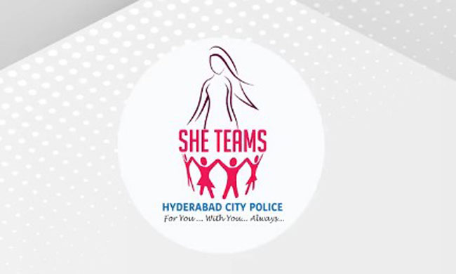 అమ్మాయిలను టచ్ చేస్తూ దొరికారు... వీడియో వైరల్! | Red Handed Hyderabad ...