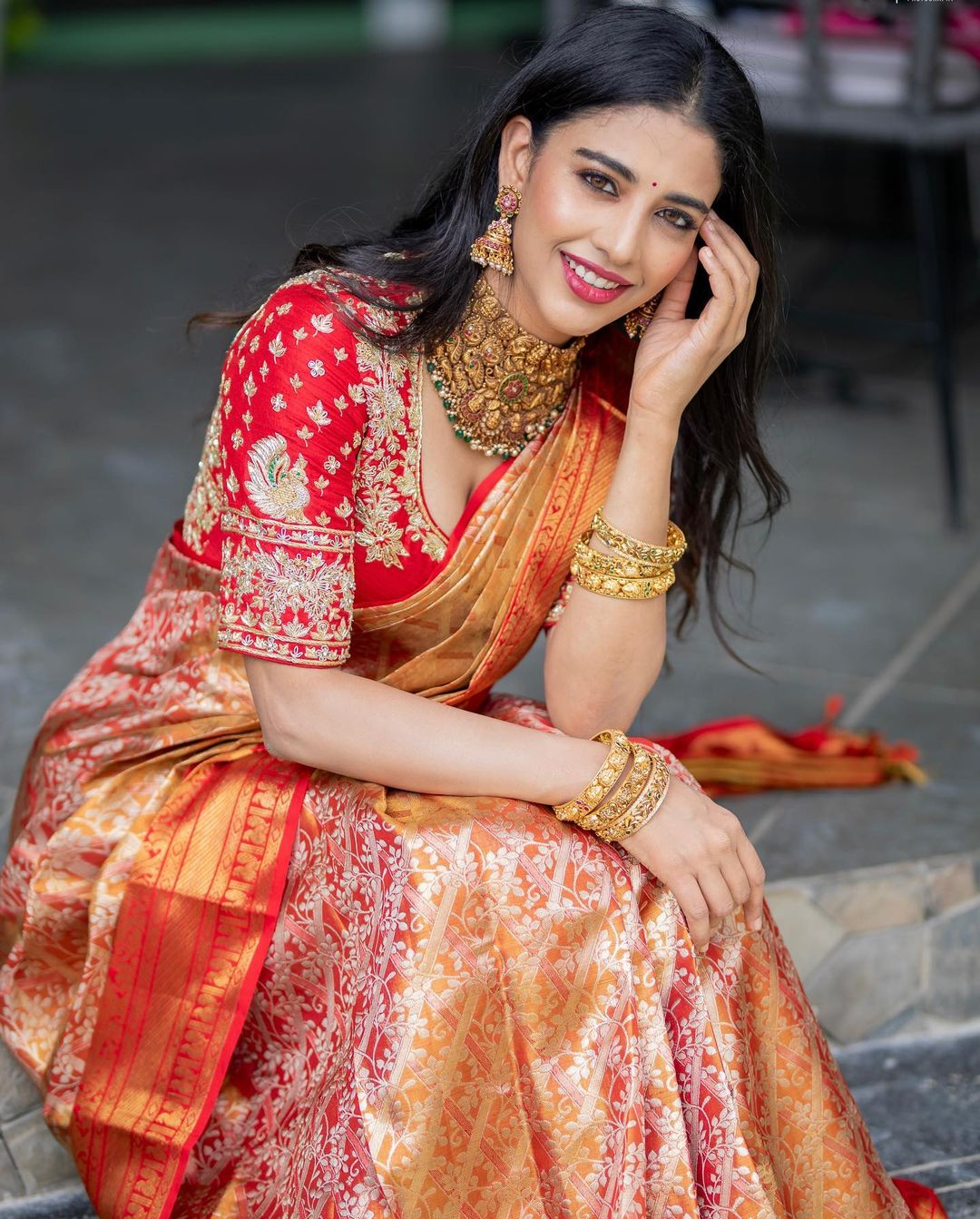 Daksha Nagarkar’s Sensuous Poses In Traditional Clicks! | Daksha ...