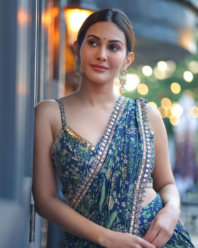 Amyra Dastur Dolls Up Delightfull Saree Atire | Amyra Dastur Dolls Up ...