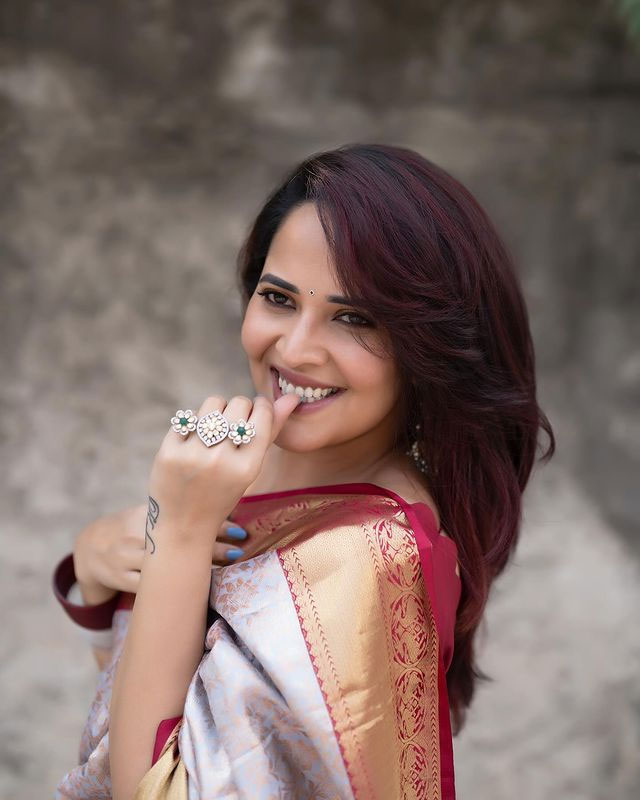 Anasuya's Mesmerizing Avatar - The Traditinal of Style | Anasuya's ...