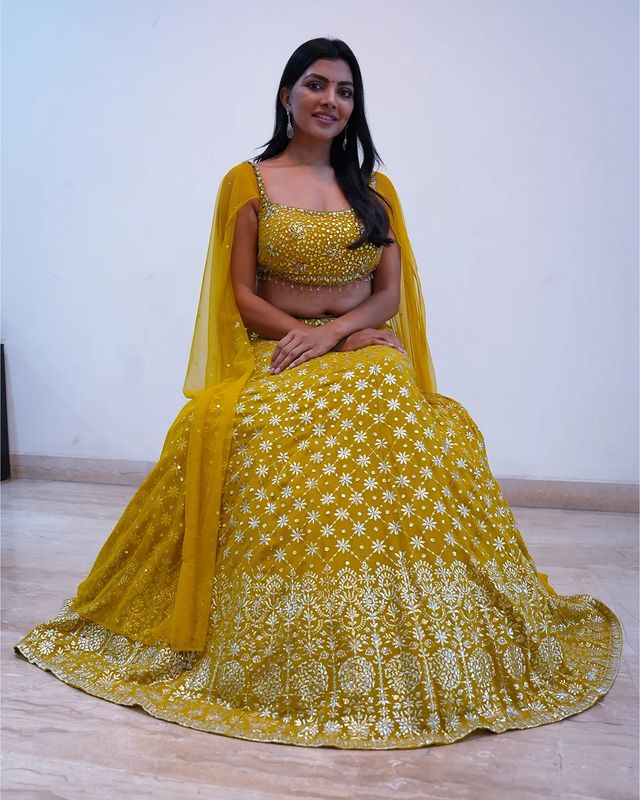 Lahari Shari's Enchanting Floral Dress Redefines Gorgeousness | Lahari ...