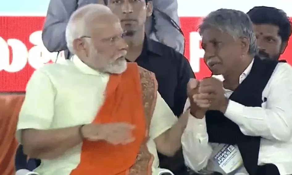 మోడీ ఉన్న బ‌హిరంగ వేదిక‌పై మంద కృష్ణ‌మాదిగ క‌న్నీరు | Manda Krishna ...