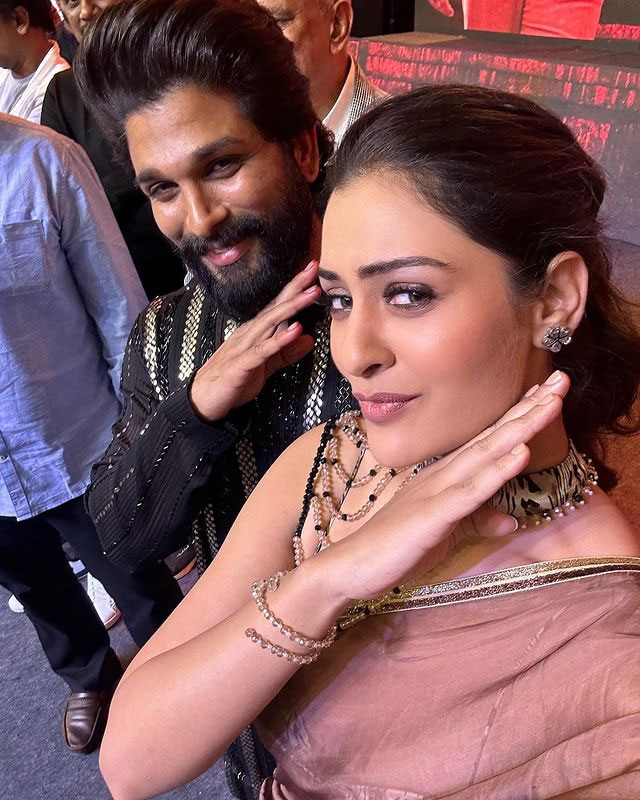 Payal Rajput with Allu Arjun : "Taggede Le" | Payal Rajput with Allu ...