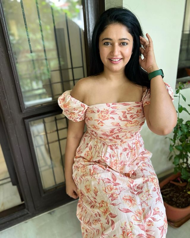 Dazzling Display Of Poonam Bajwa | Dazzling Display Of Poonam Bajwa