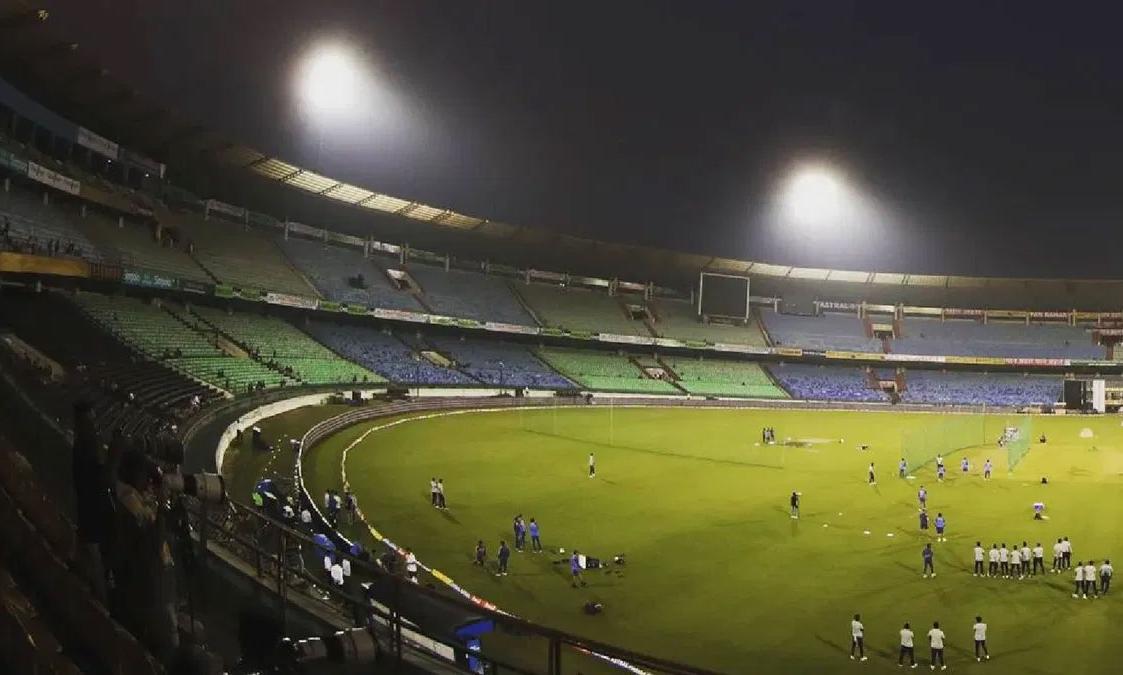కరెంటు లేని స్టేడియంలో భారత్-ఆసీస్ మ్యాచ్ | India and Australia match ...