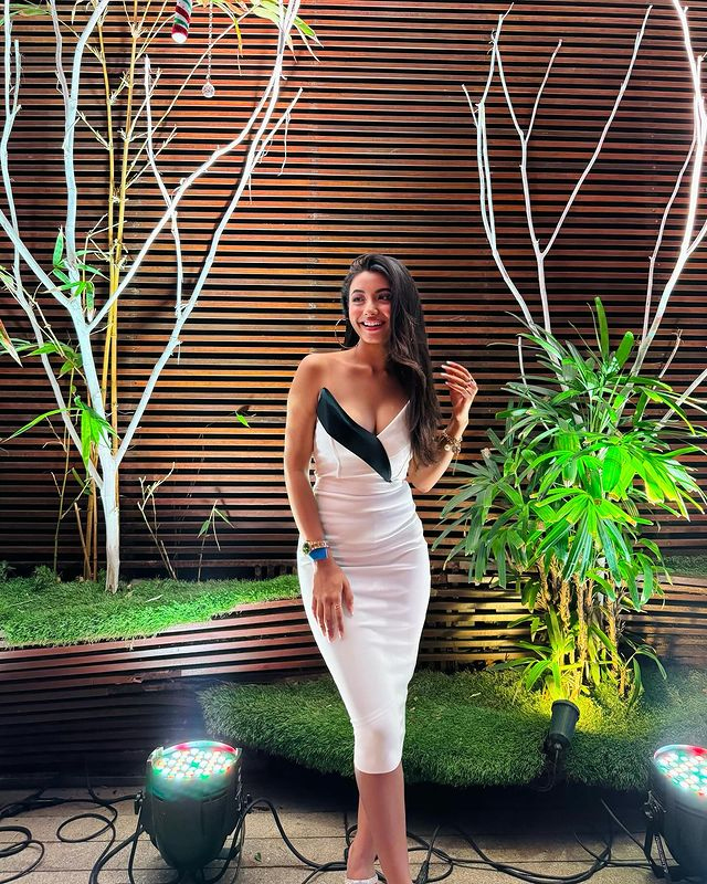 Surabhi Das Shines in Christmas Glamour | Surabhi Das Shines in ...