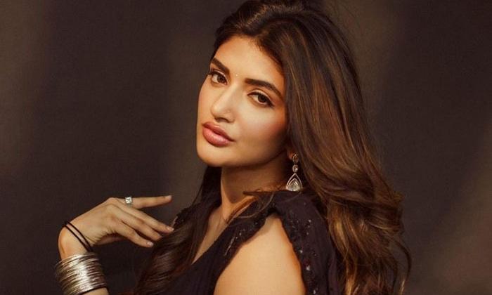 ఆ రెండిటి తర్వాత శ్రీలీల భవిష్యత్తు ఏంటో..? | Sree Leela Career After ...