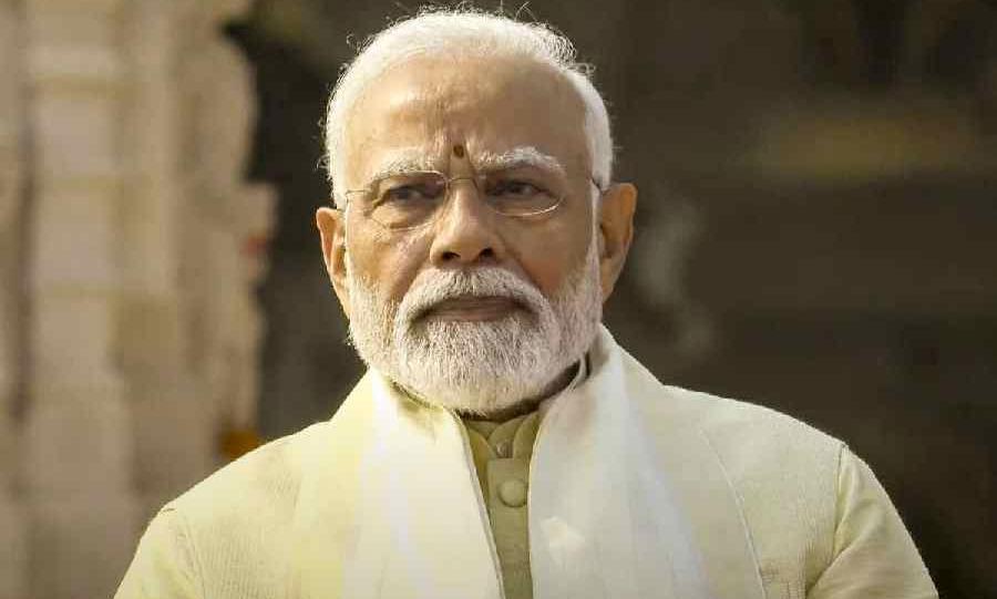 ప్రధాని మోడీ బయోపిక్ టీం రెడీ.. టైటిల్ వైరల్! | Team Ready For Narendra ...