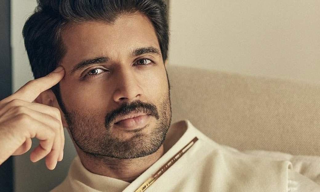 బిర్యానీ స్మెల్ కారులో వెళ్తూ ఆస్వాదించ‌డ‌మే! | Vijay on his Food Habit