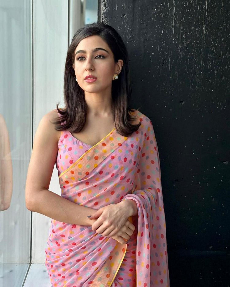 Sara Ali Khan's Lovely Photos: Gorgeous Sarees and Pretty Outfits ...