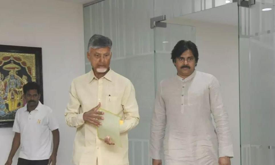 ఢిల్లీలోనే బాబు పవన్...టెన్షన్ పెడుతున్న బీజేపీ...! | Cbn and Pawan ...