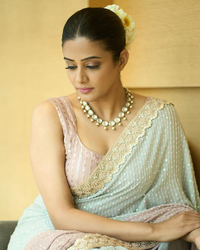 Beautiful Pictures of Priyamani Celebrating Article 370 Success ...