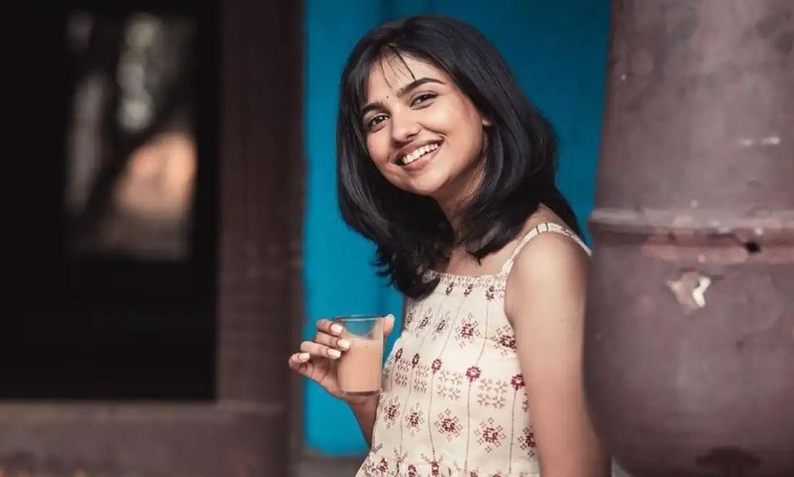 ప్రేమలు పాప.. కాస్త జాగ్రత్తగా వెళితే.. | Mamitha Baiju Should Choose ...