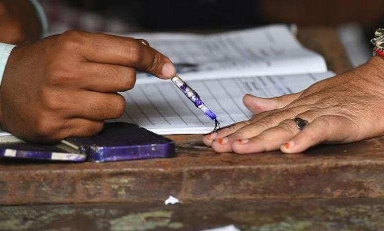ప్రపంచంలోనే అతిపెద్ద 'తరలింపు'! | Huge Polling Employees to Move in World