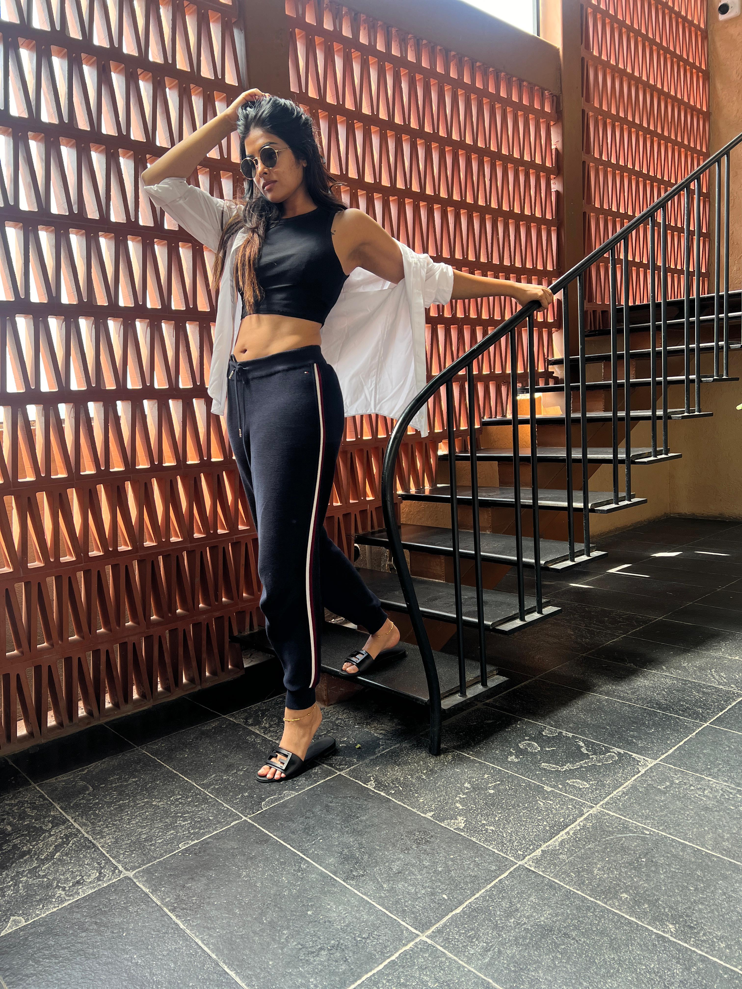 Divi Vadthya Shines in Latest Stylish Snaps! | Divi Vadthya Shines in ...