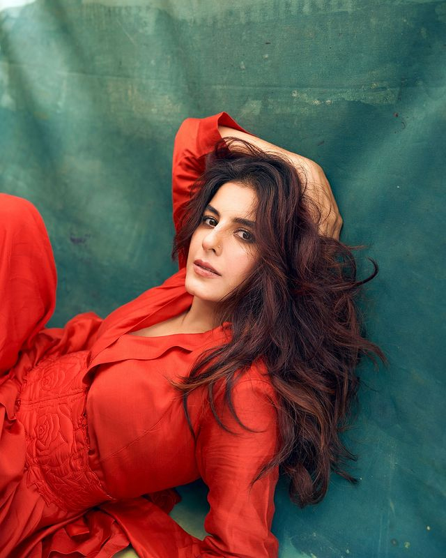 Isha’s striking red fashion statement. | Isha’s striking red fashion ...