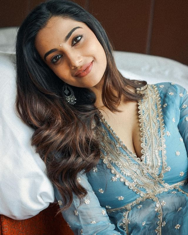 Meenakshi Chaudhary's Glamorous Display of Elegance | Meenakshi Chaudhary's Glamorous Display of ...