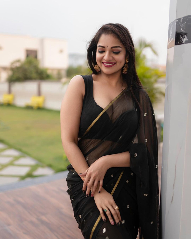 Charming Looks of Ashwini Sree in Saree | Charming Looks of Ashwini ...