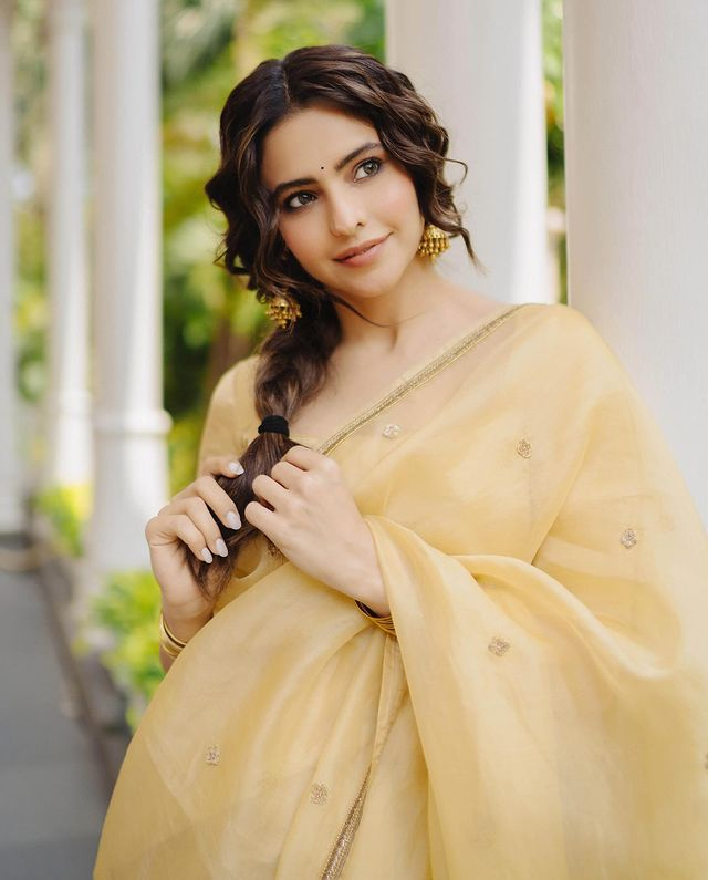 Aamna Sharif's Mesmerizing Saree Look is Pure Poetry | Aamna Sharif's ...